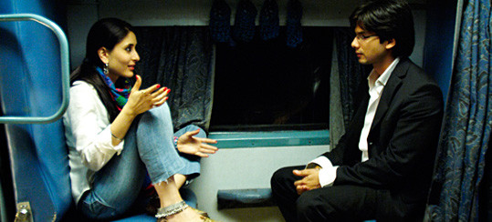 11 Epic Train Scenes from Bollywood Movies | LifeCrust