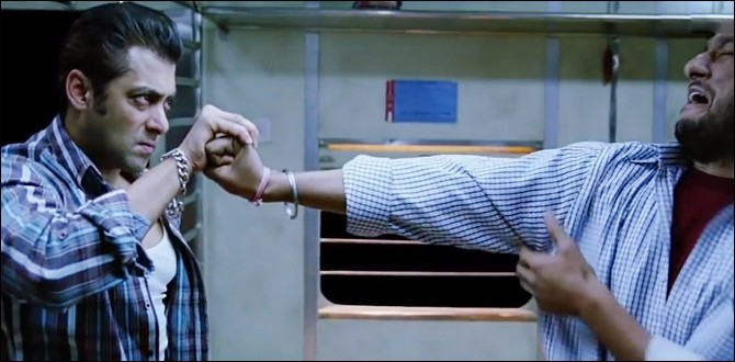 11 Epic Train Scenes from Bollywood Movies | LifeCrust