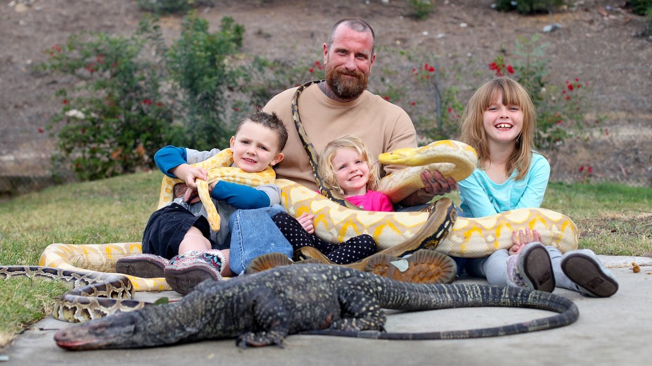 Father Lets His Children Play with a 19-foot Python | LifeCrust